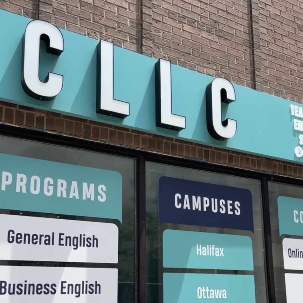 新人スタッフによるトロント語学学校紹介十弾！[CLLC] - East-Westカナダ留学センター